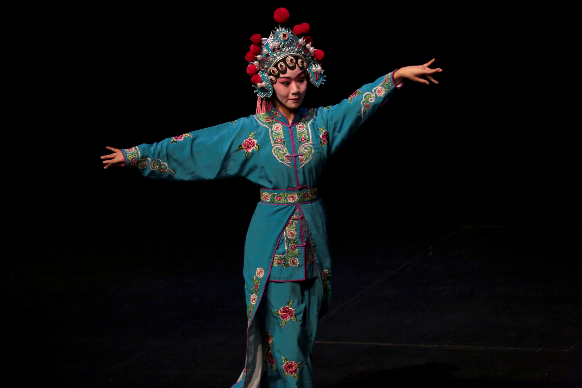 Students Enjoy Beauty of Beijing Opera Performance - News & Photos ...