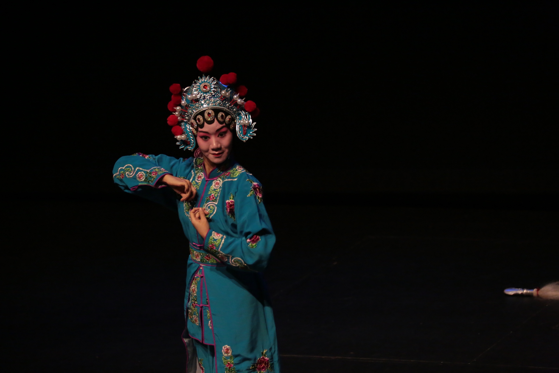 Students Enjoy Beauty of Beijing Opera Performance - News & Photos ...