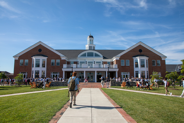 Picture Perfect Day to Pick Up Yearbooks - News & Photos - McDonogh School